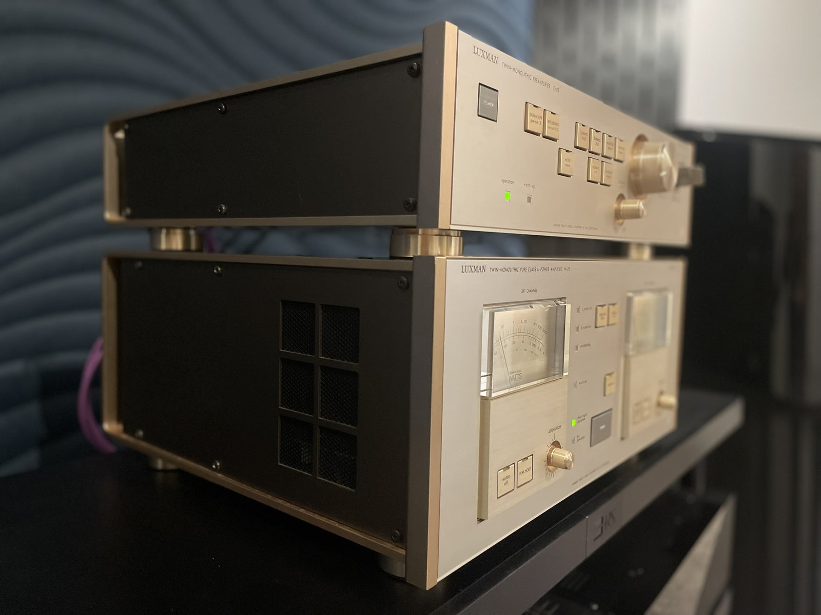 Luxman C-05 Preamplifier and M-05 Stereo Power Amplifier Combo - Consi