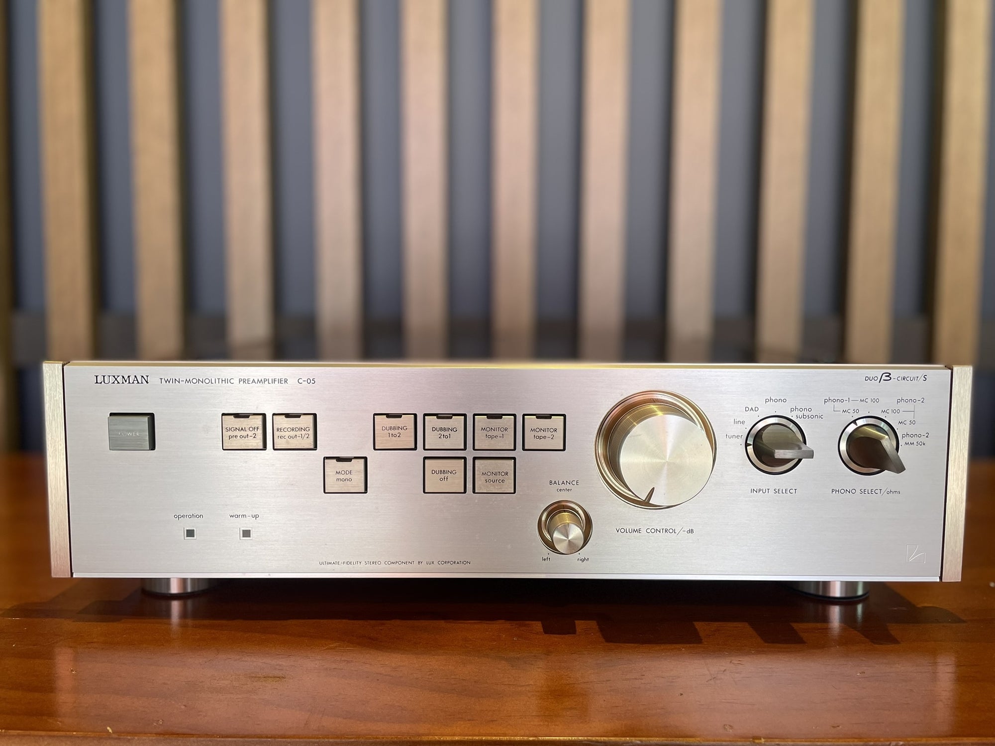 Luxman C-05 Preamplifier and M-05 Stereo Power Amplifier Combo - Consi